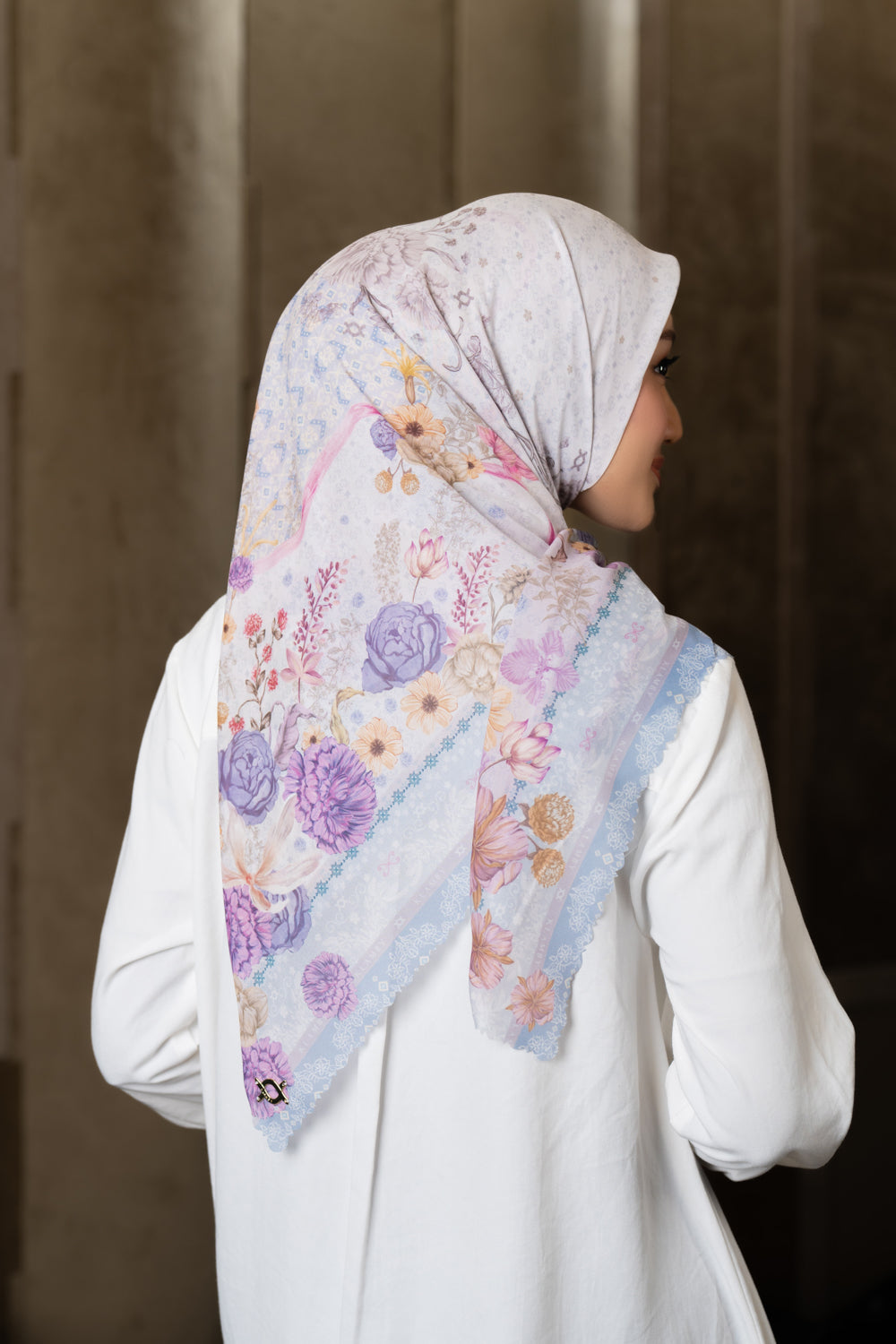 Abeline Scarf (Minor) Morning Sky – Wearing Klamby